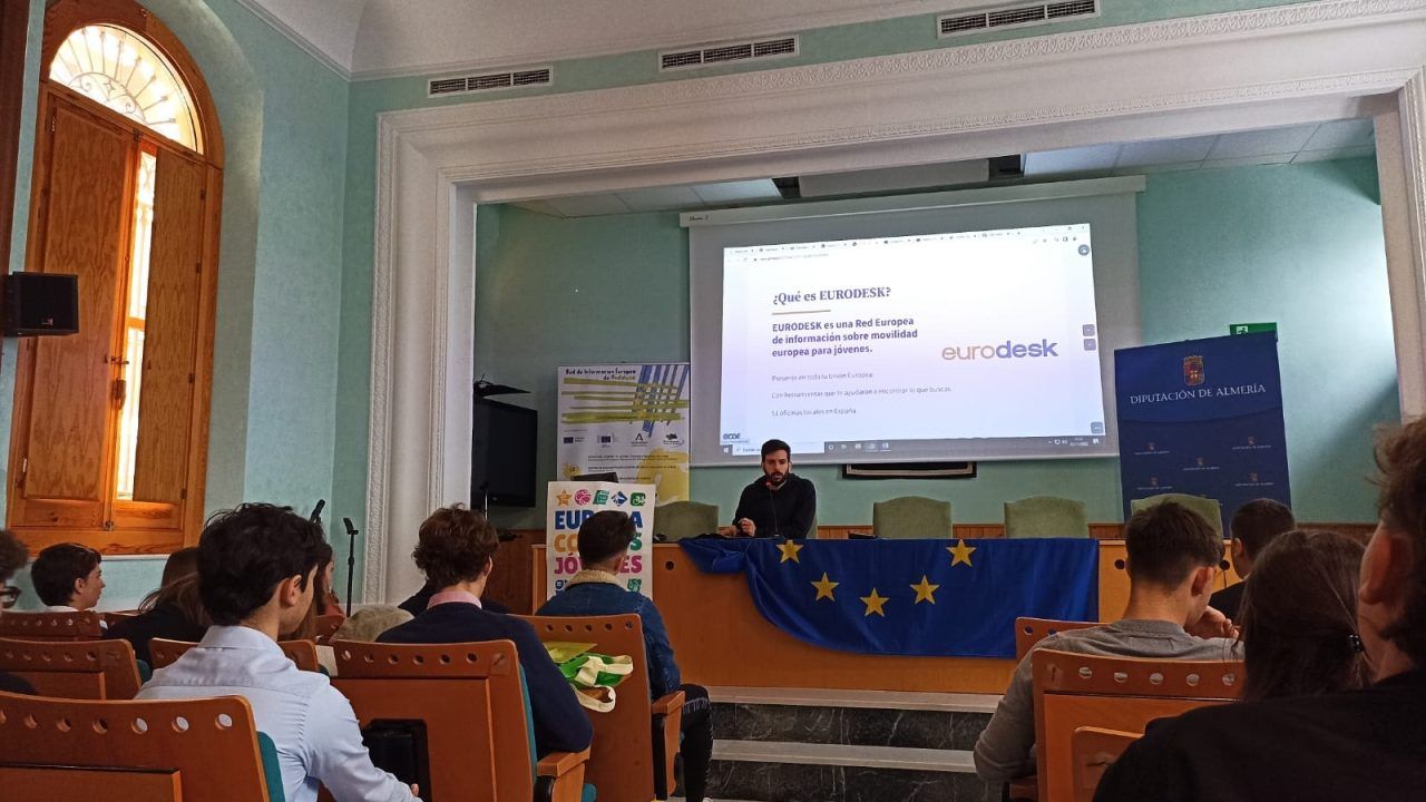 Taller "Juventud y Europa" junto con el Europe Direct de Almería 2022 | CDE Almería - Centro de ...