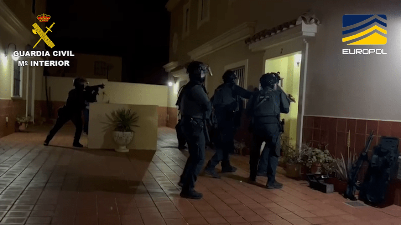 La Guardia Civil, con el apoyo de Europol, detiene a 30 personas en una ...