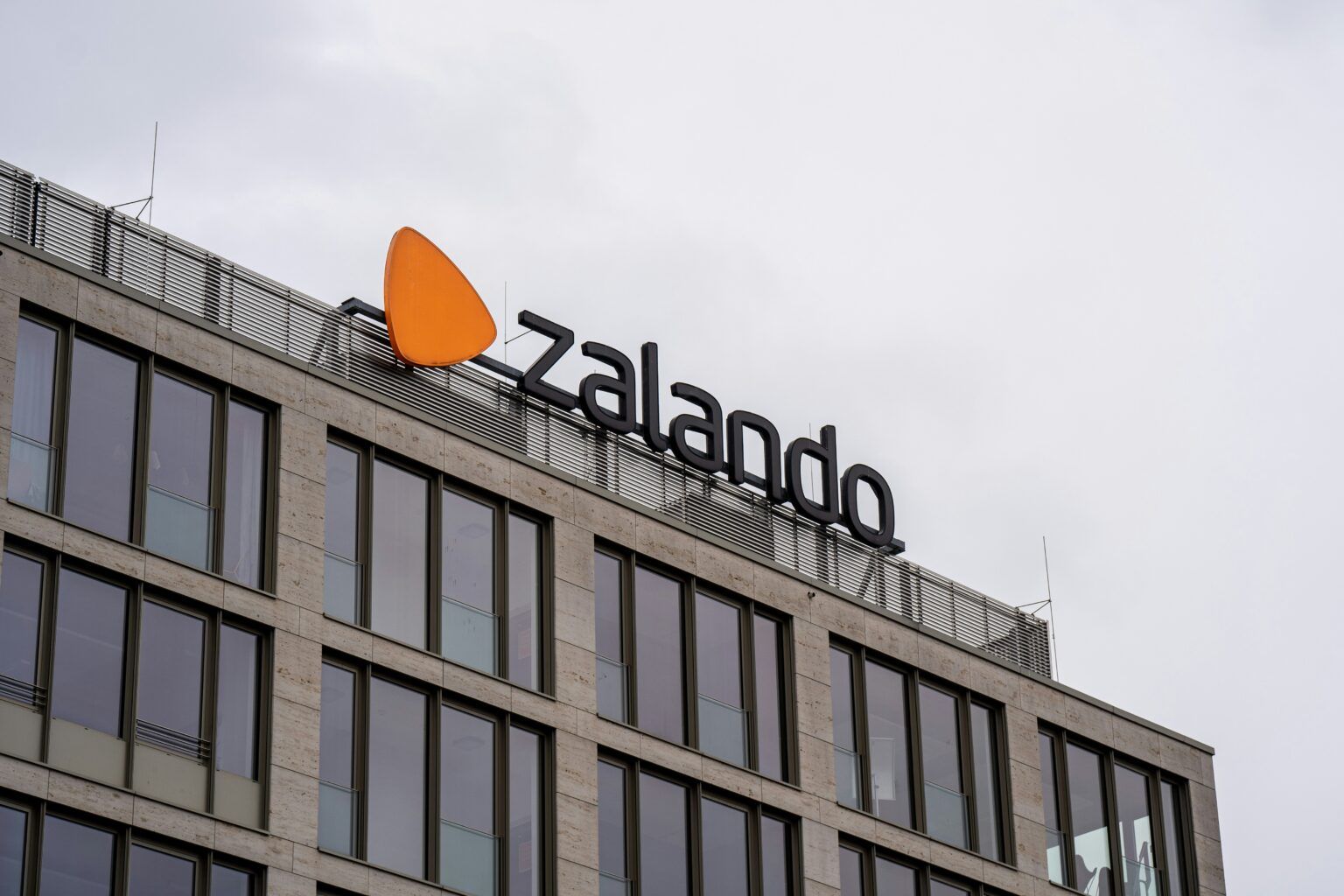 Zalando se compromete a eliminar el "greenwashing" tras la acción de la ...